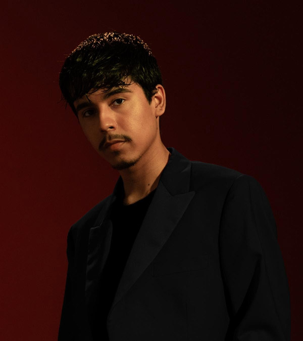 IVAN CORNEJO LEARNS TO LET GO ON WISTFUL ACOUSTIC BALLAD, “ME PROMETÍ ...