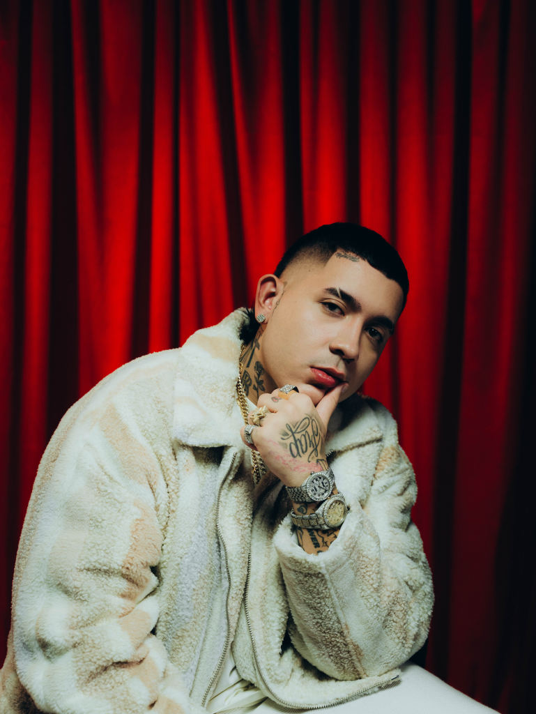 KRIS R TRANSFORMA SUS CICATRICES EN MÚSICA EN: UNA VALIJA EN ...